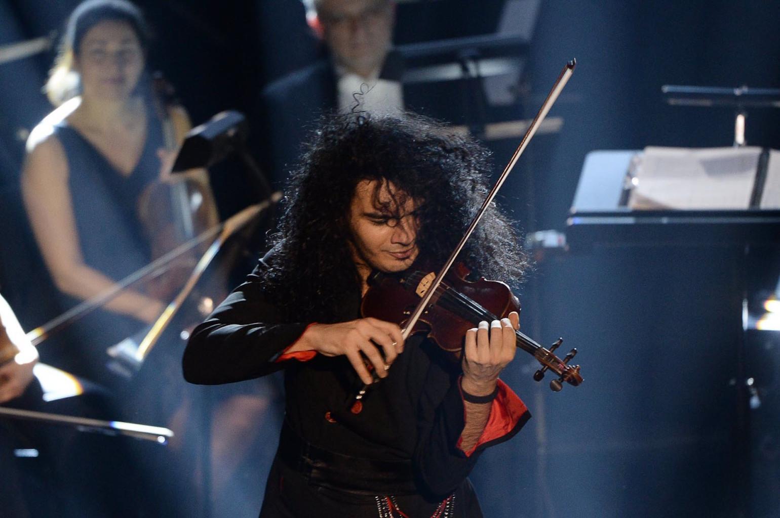 CONCERT DU VIOLONISTE NEMANJA RADULOVIC ET SONT ENSEMBLE A CORDES LES ... CONCERT DU VIOLONISTE NEMANJA RADULOVIC ET SONT ENSEMBLE A CORDES LES ...